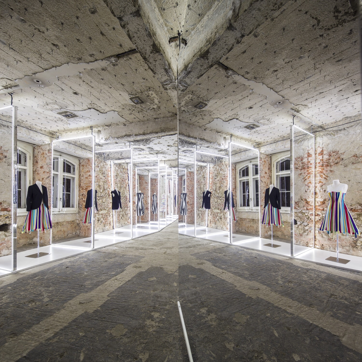 Illusions Miroirs Fantastiques | Métamorphosez vos Espaces