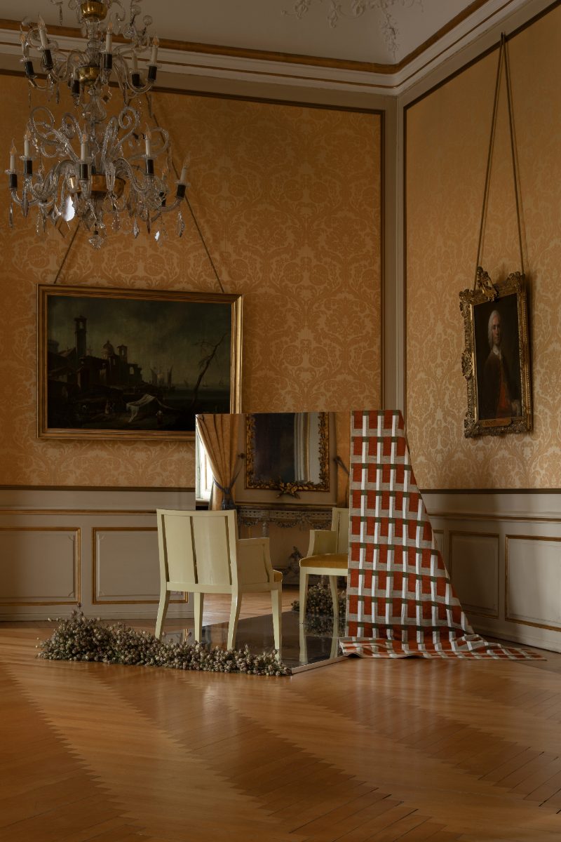 Résurgences Copenhagen: mirror scenography for French design