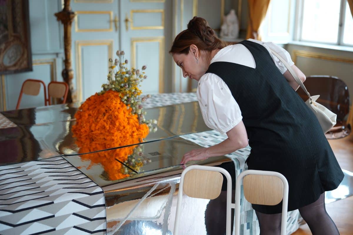 Résurgences Copenhagen: mirror scenography for French design